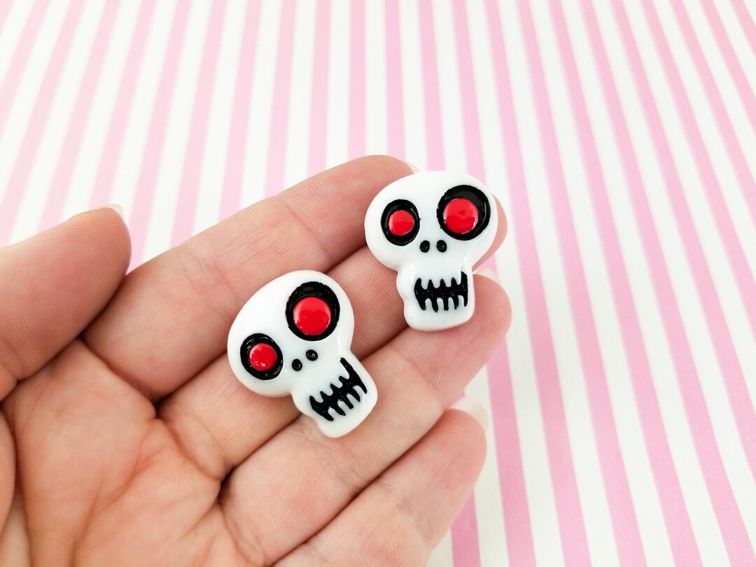 6 Spooky 26mm Skull Flatbacked Resin Cabochons, Glue on Flat Backed ...