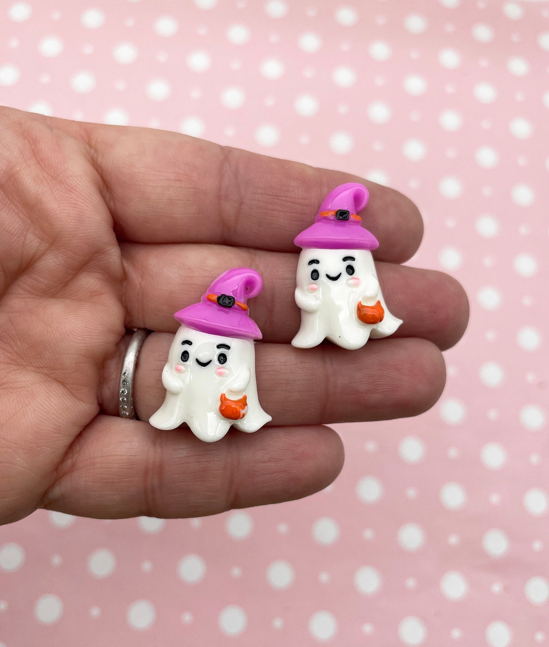 5 Flatbacked 28mm White Resin Spooky Ghost Cabochons, Flat Backed ...