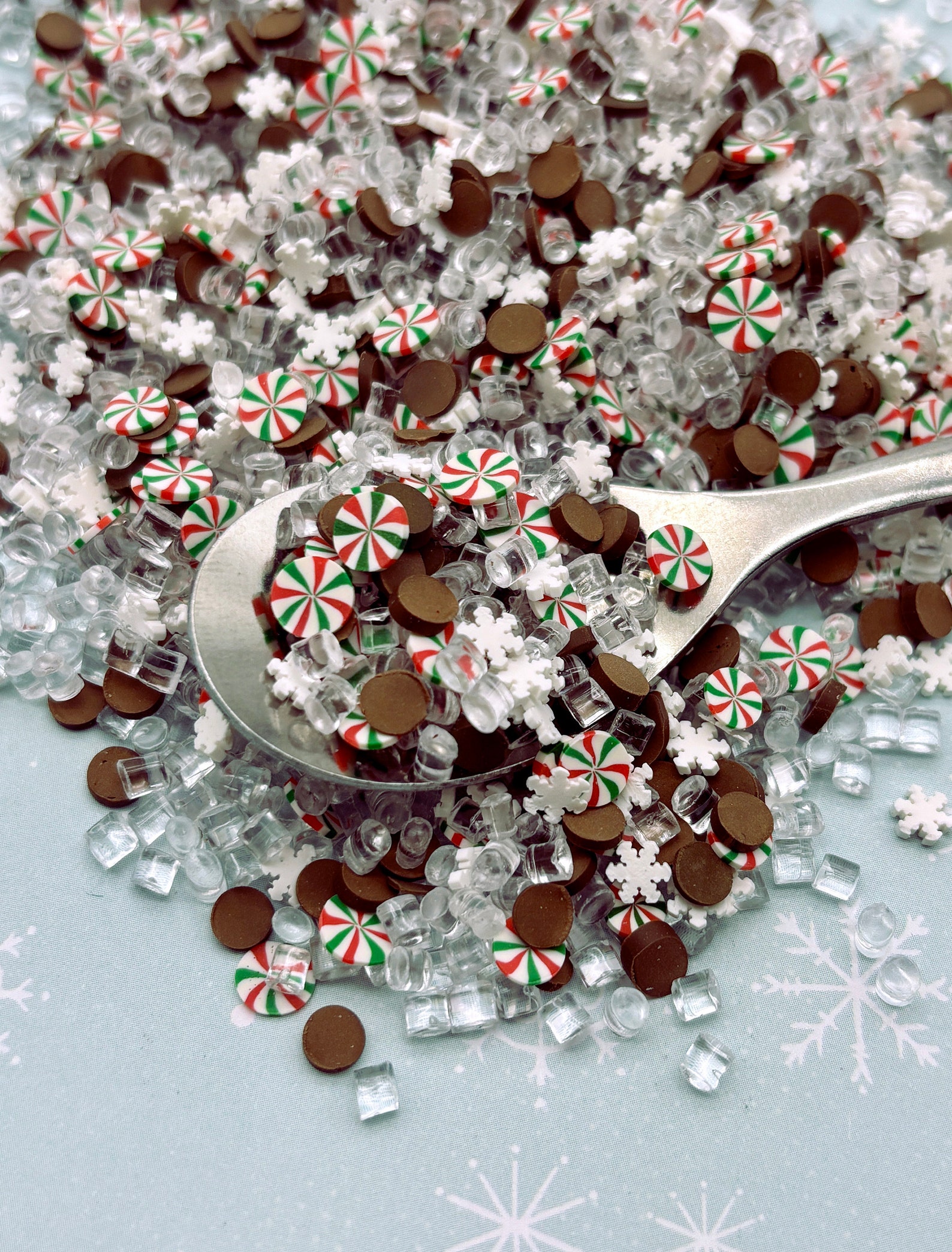 Candy Cane Hot Chocolate Sprinkle Mix W/ 3 Faux Marshmallows, 30 Grams ...