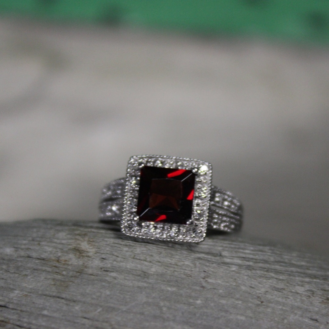 1980's Vintage Garnet Diamond Ring 10K Gold Diamond Ring 3.4 Grams Size ...