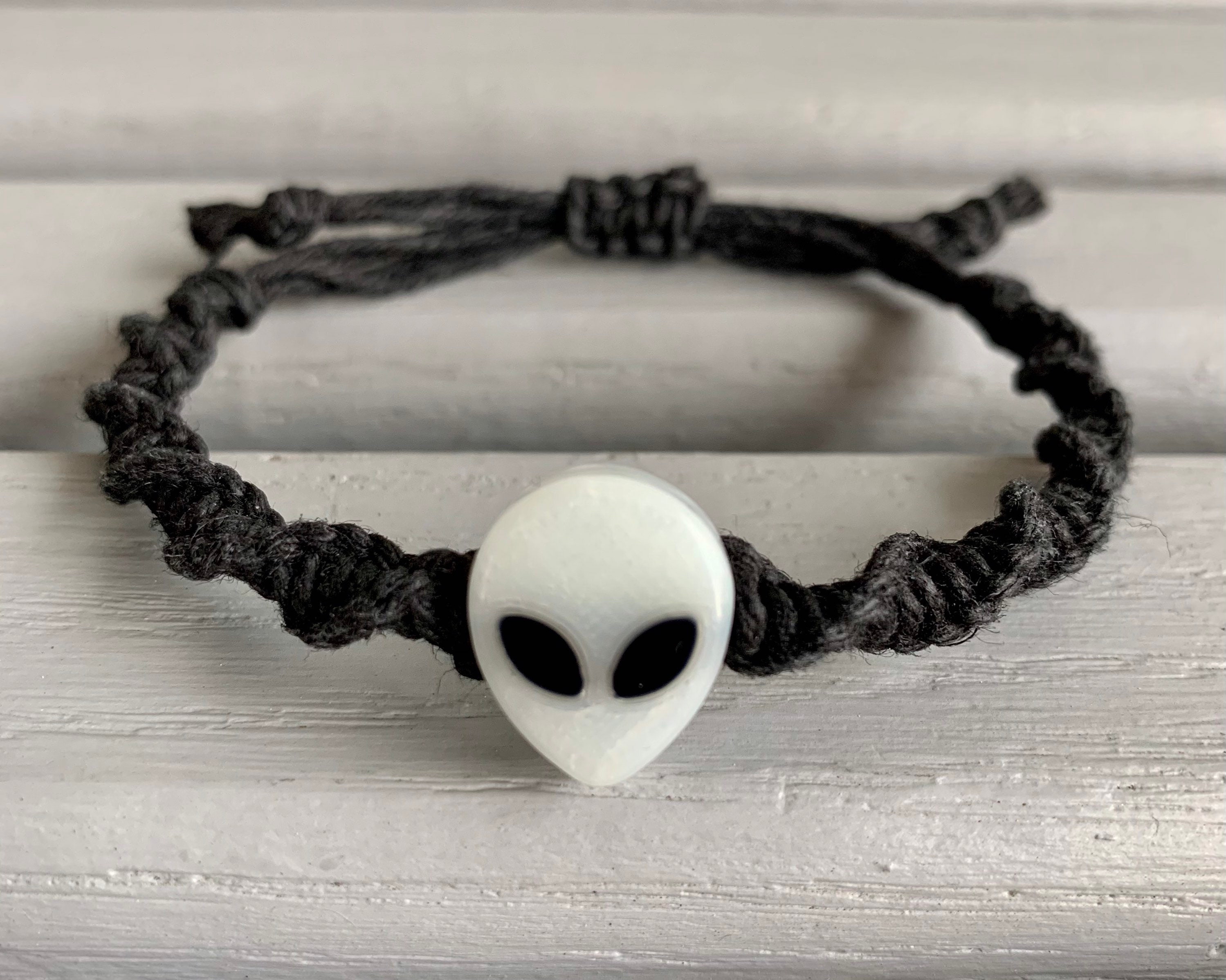 Glow-in-the Dark Alien Adjustable Hemp Bracelet Helix Style, Black Hemp ...