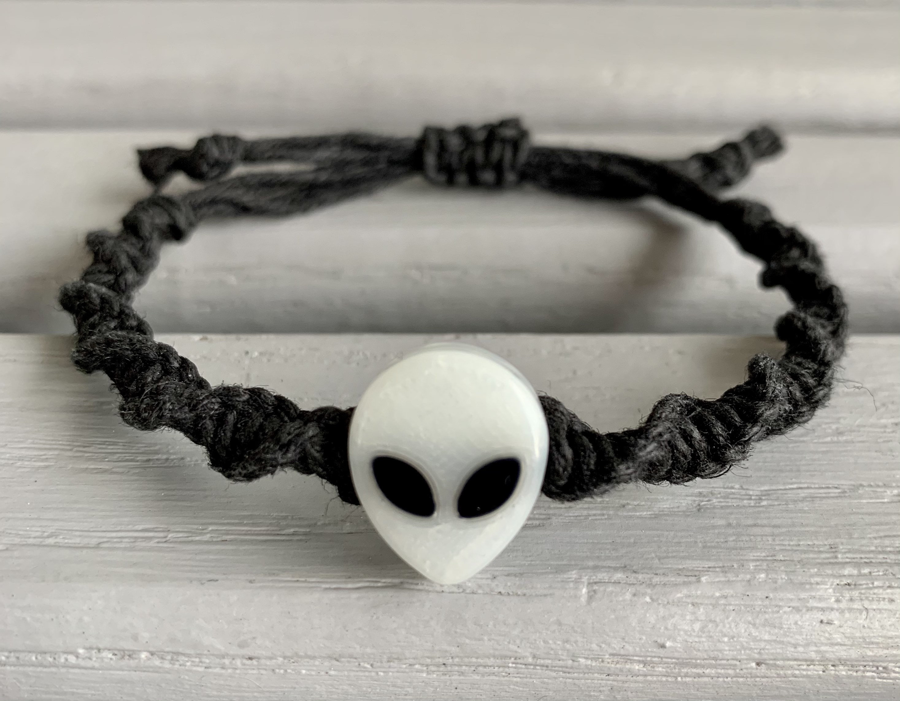 Glow-in-the Dark Alien Adjustable Hemp Bracelet- Helix Style, Black ...