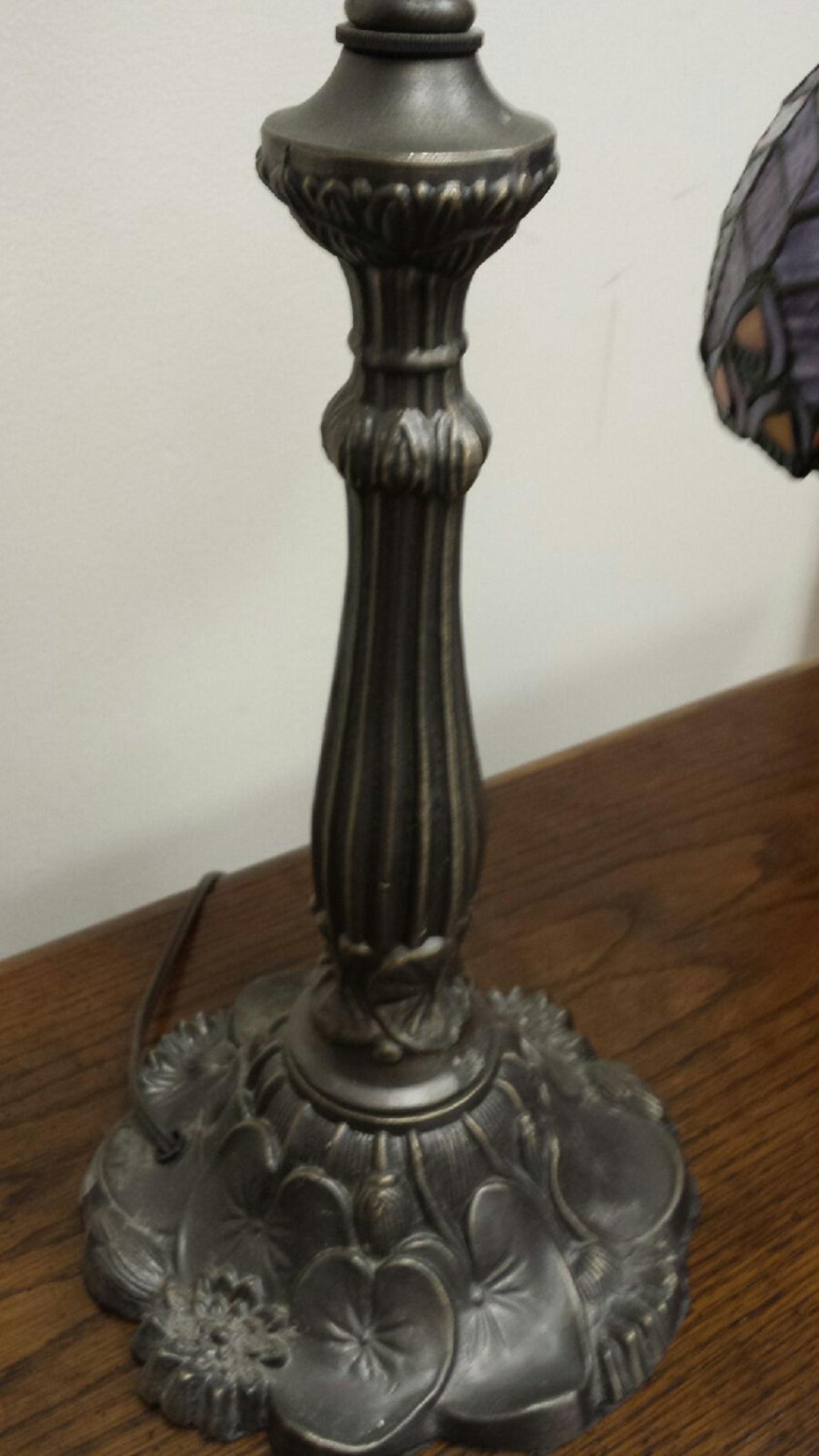 Tiffany Style Decorative Stained Glass Bridge Table Lamp / Water Lily ...