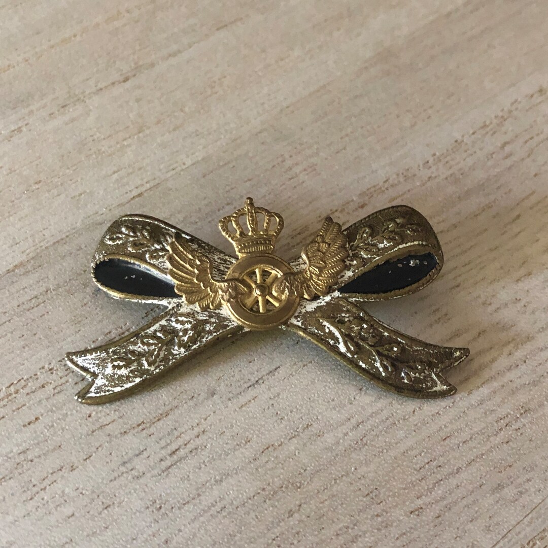 Winged Wheel Pin German Austrian Railway Service Award Bow and Crown ...