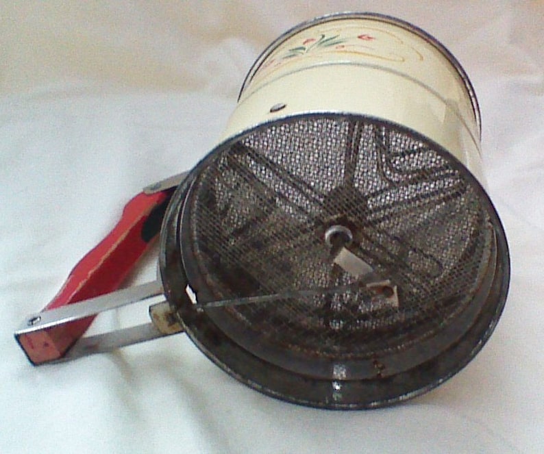 Flour Sifter, Red Wood Handle, Androck, Tulip Design, Hand-i-sift - Etsy