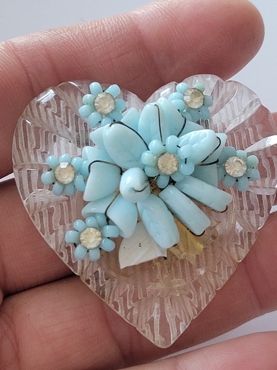 VTG Lucite Heart Brooch With Wired Glass Flower - Gem