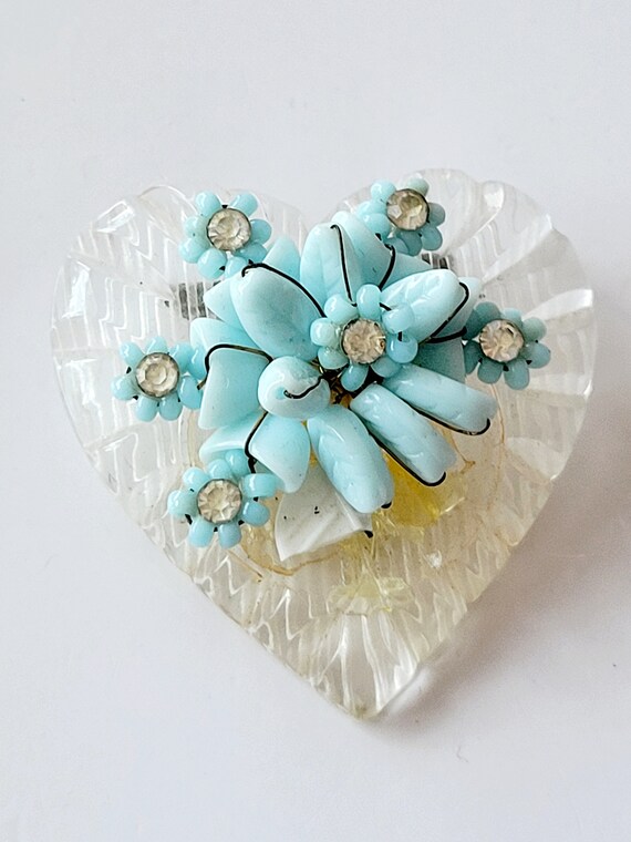VTG Lucite Heart Brooch With Wired Glass Flower - Gem