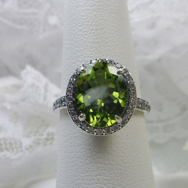 Oval Peridot Ring - Etsy