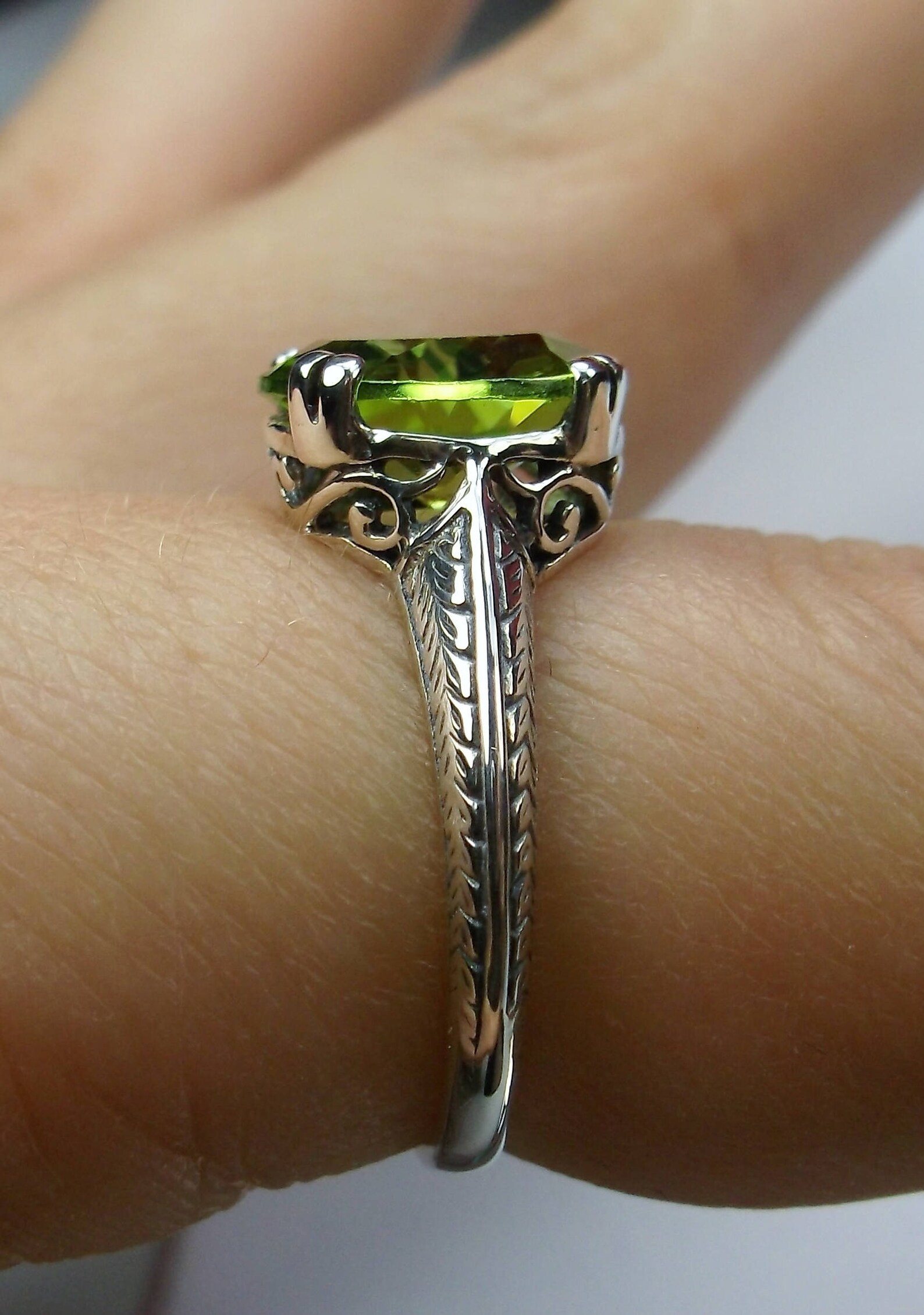 Natural Green Peridot Ring / 10k 14k White Gold or Sterling - Etsy