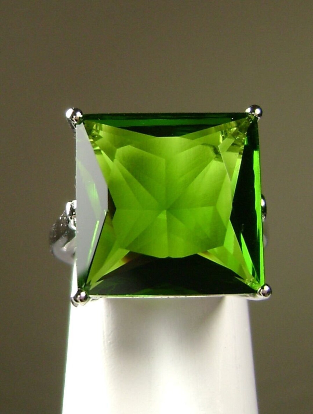 Peridot Green Gemstone Ring/ Solid Sterling Silver/ 12ct Square ...