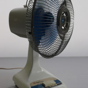 Vintage 70s Table Fan, HC Beauty - Taiwan, Deluxe 9, Blue and White ...