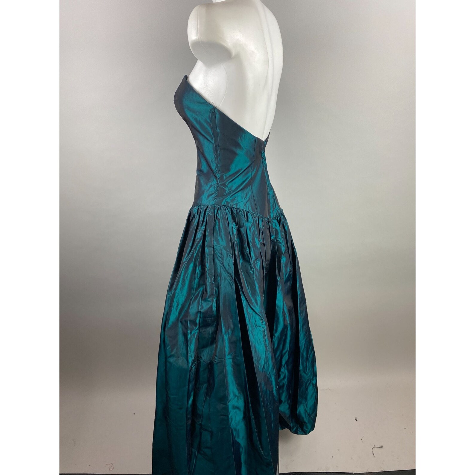1980s Sharkskin Taffeta Teal Black Color Shift Sweetheart Neck Prom ...