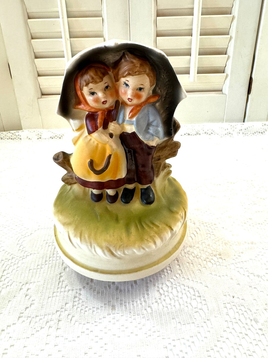 Vintage Sankyo Japan Music Box ~ Boy and Girl Under an Umbrella ...