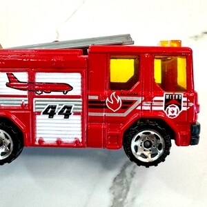 Vintage Matchbox 1998 Die Cast Fire Engine ~ Dennis Sabre ~ #44 ...