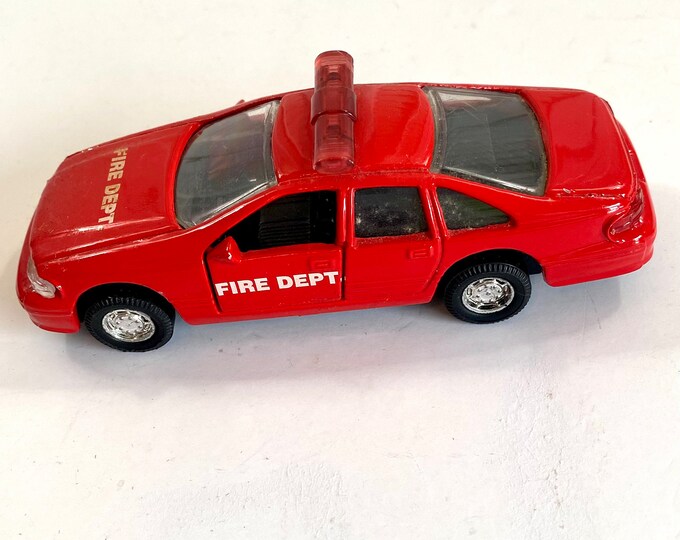 Vintage Collectible Die Cast Fire Dept Vehicle ~ Red Car With Red Light ...