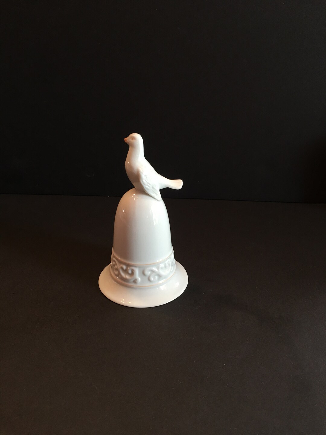 Avon Bell ~ Dove ~ the Tapestry Collection ~ 1981 ~ Collectible ...