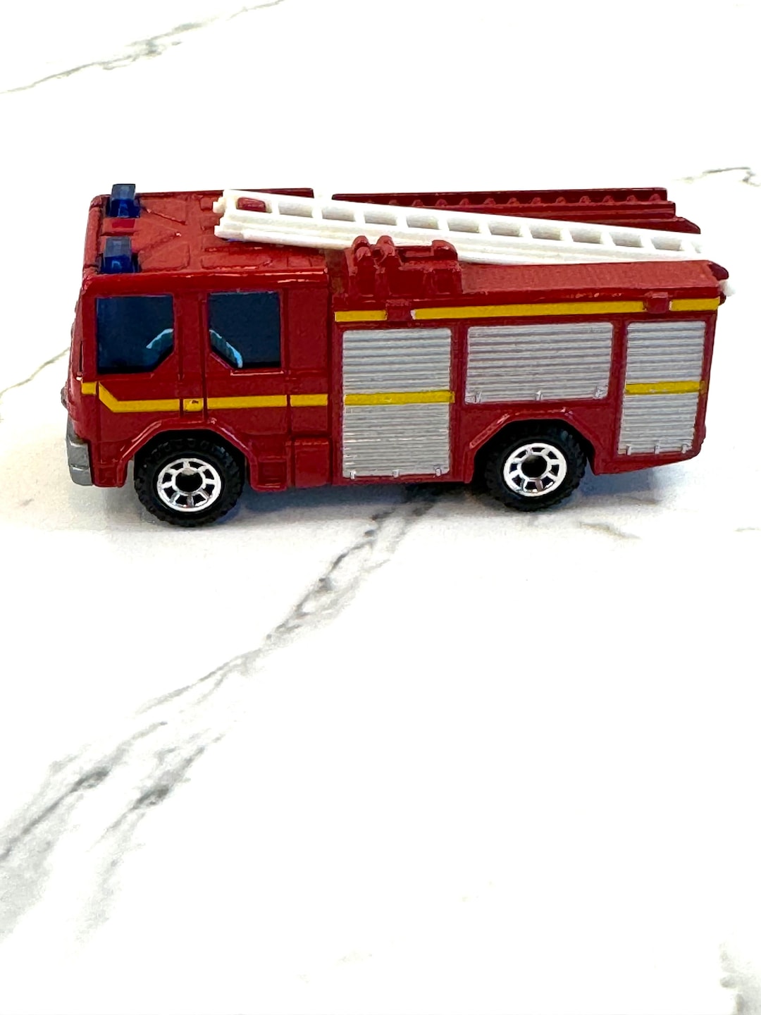 Vintage Matchbox 1998 Die Cast Fire Engine ~ Dennis Sabre ~ Red Fire ...