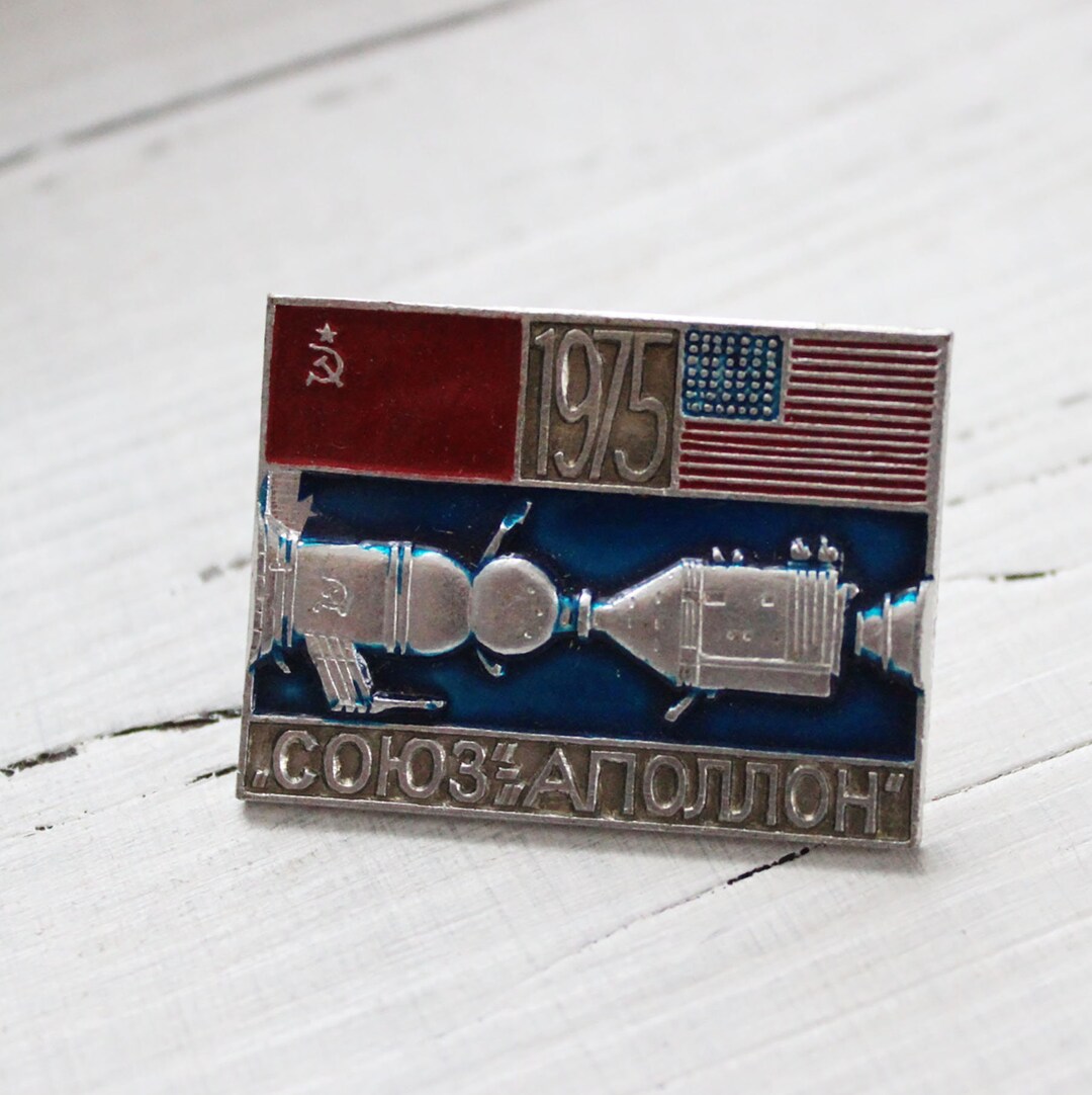 Sojuz Apollon Old Soviet Rare Badges Pins Cosmos Badges Soviet Cosmos ...