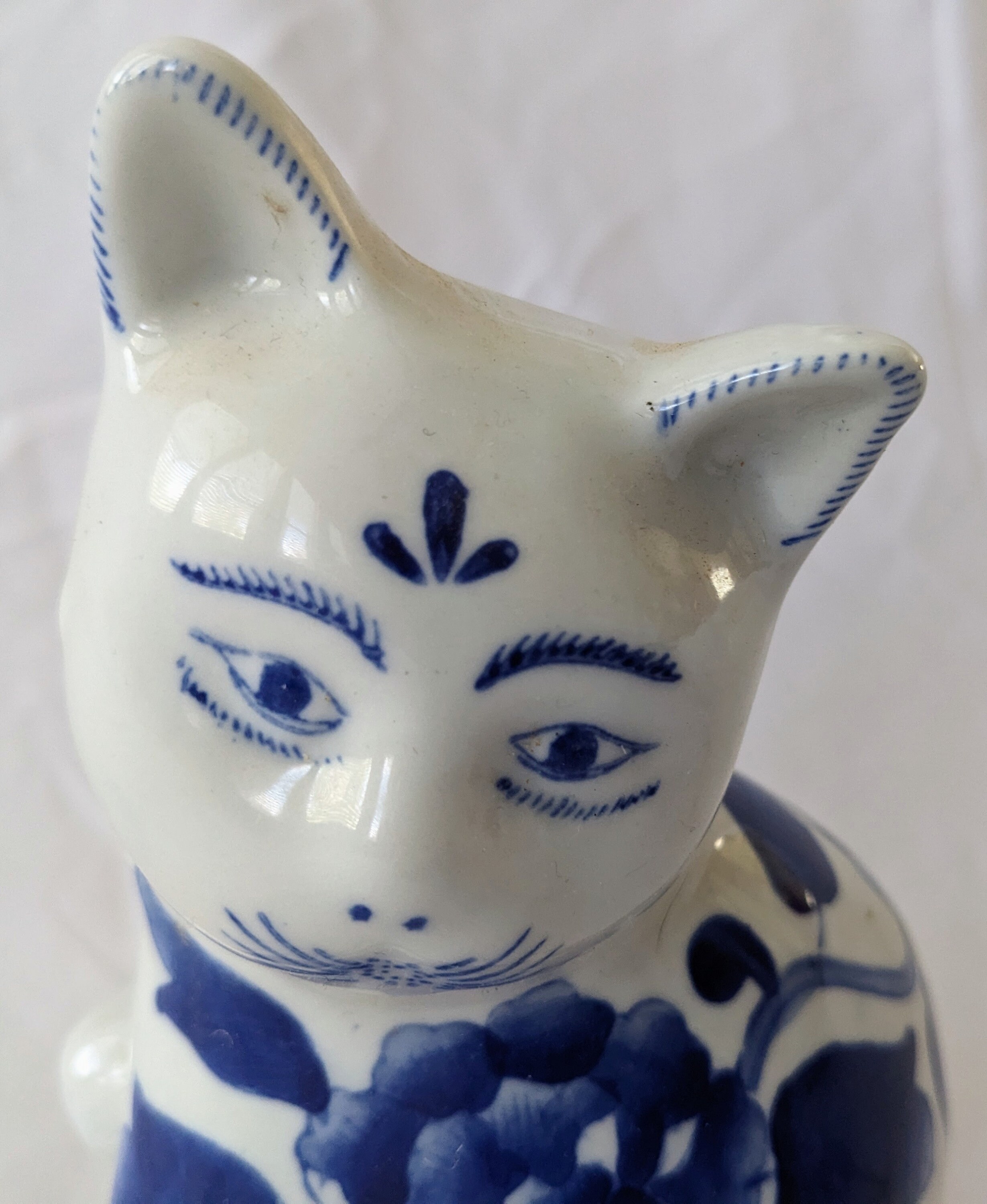 Vintage Blue & White Floral Pattern Porcelain Cat Kitten Figurine ...