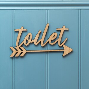 Modern Wooden Toilet Sign With Arrow - Cafe & Restaurant Bathroom Decor ...