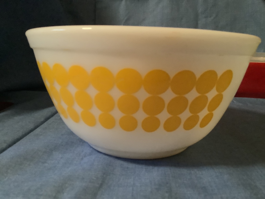 Vintage Pyrex Mixing Bowl Yellow Polka Dots 1 1/2 Quart - Etsy