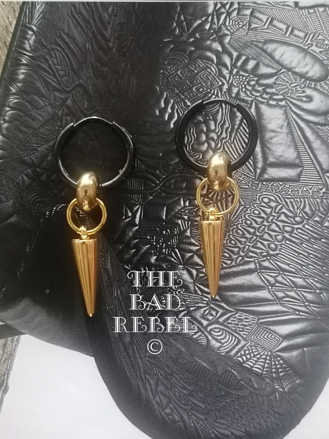 Original Boucle d'oreilles creole SPIKE CONE Homme Noir et dore T:4cm x ...