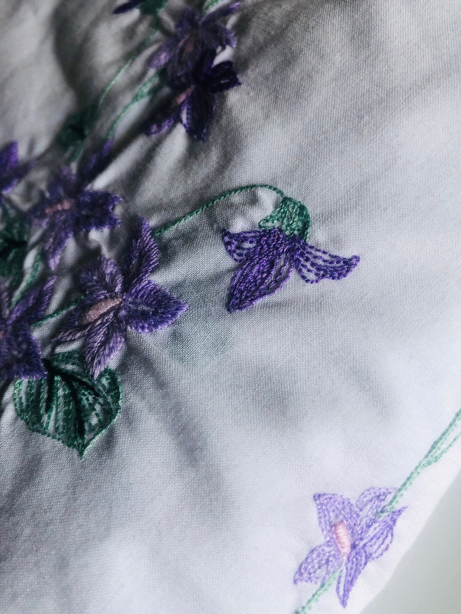 VINTAGE VIOLETS TABLECLOTH Machine Embroidered Linens Oblong | Etsy