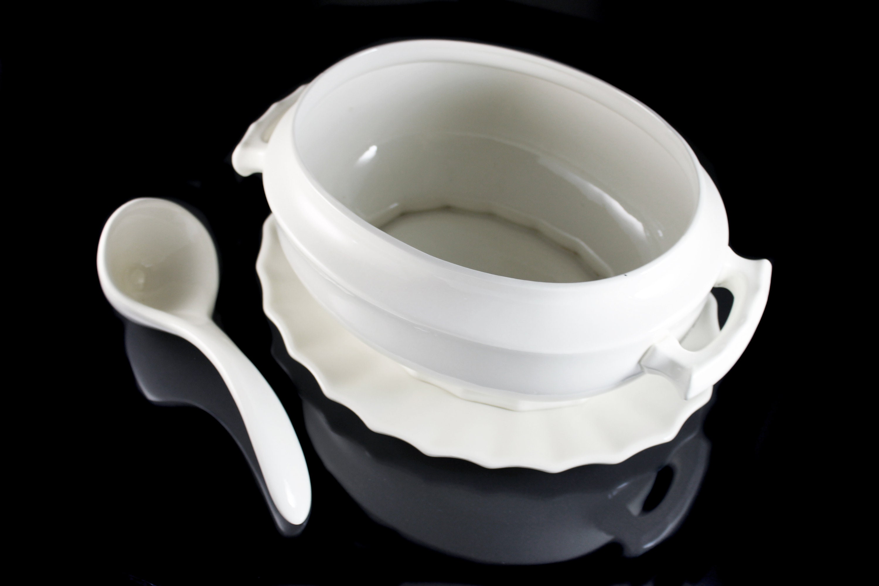 Oval Soup Tureen, California Pottery, 5 Quart, Cream Color, Ladle and ...