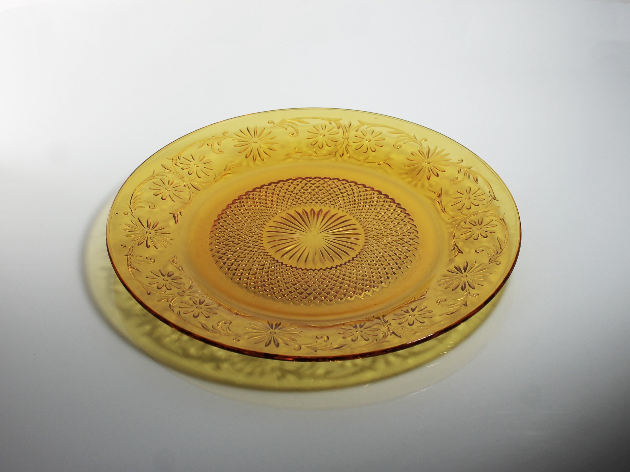 Indiana Glass Sandwich Plate, Daisy Amber, Round, 11 inch, Tray