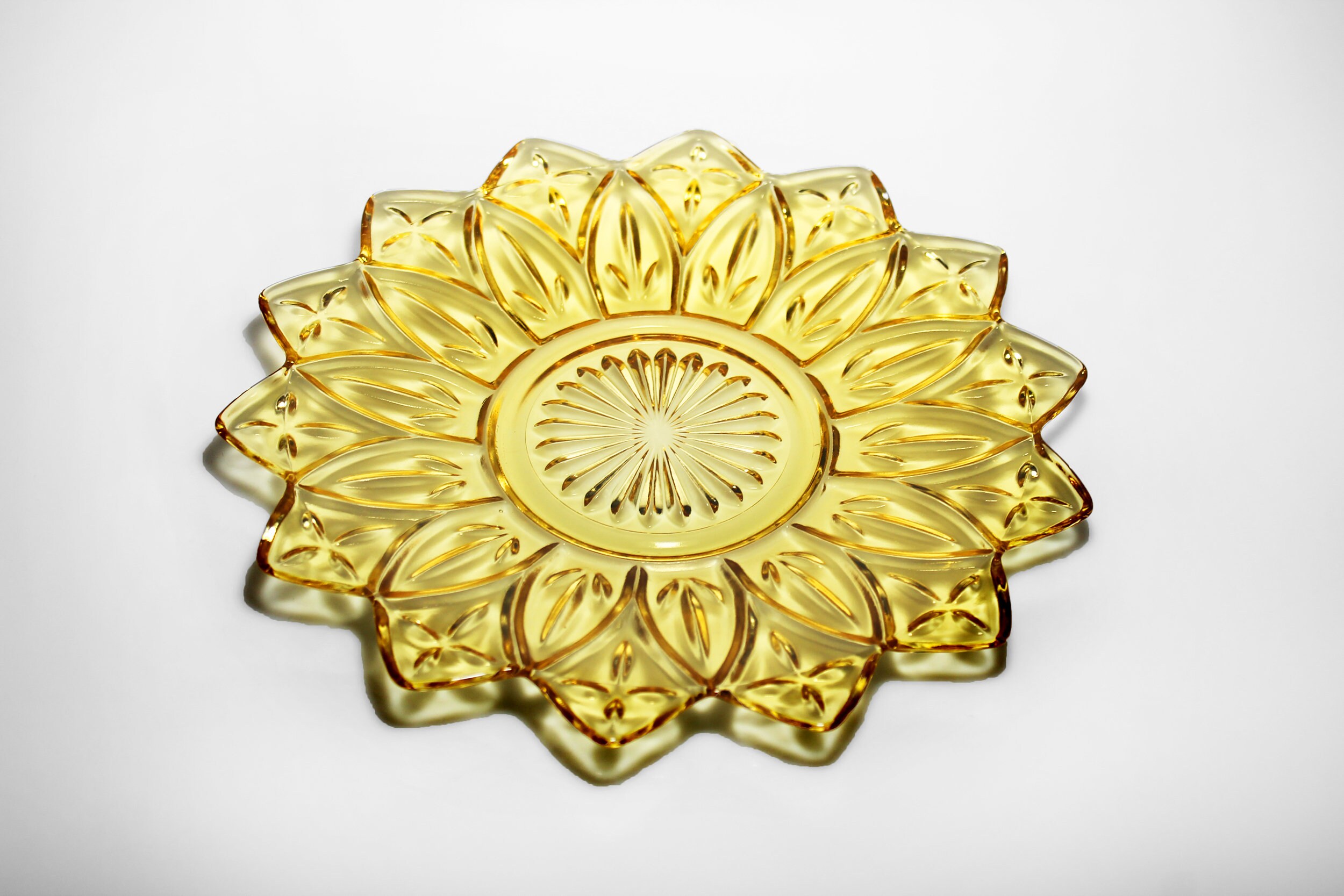 Federal Glass Dinner Plate, Petal Yellow, Daisy Pattern, Pressed Glass
