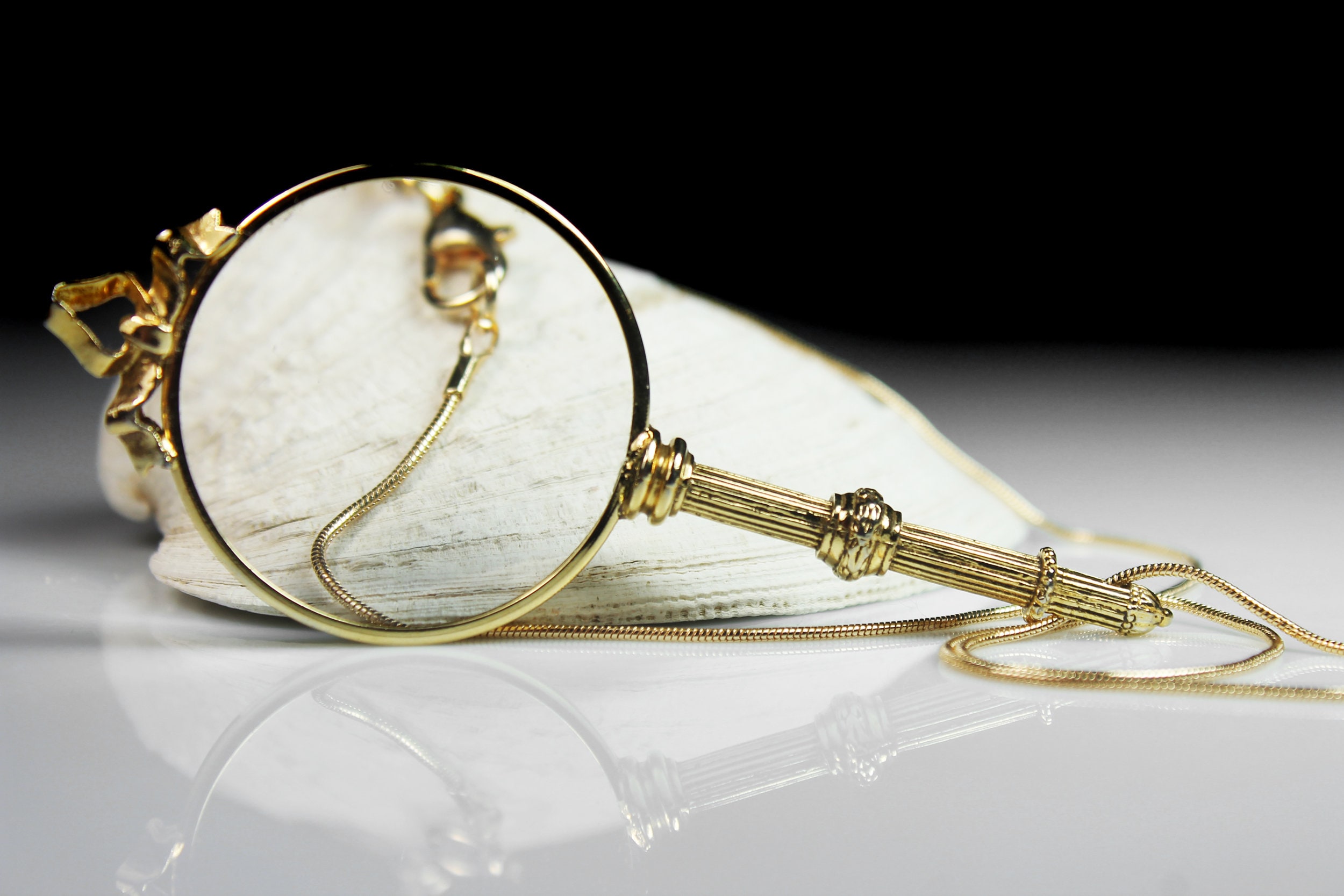 Magnifying Glass Necklace, Gold Tone, Serpentine Chain, Jewelry