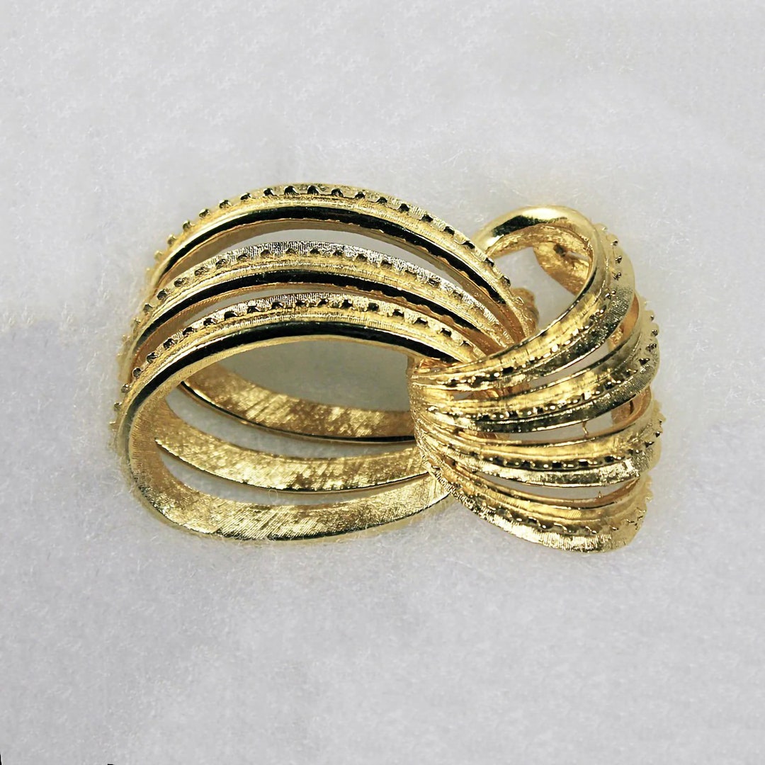 Coro Gold Tone Brooch, Interlocking Rings, Locking C Clasp, Fashion Pin ...