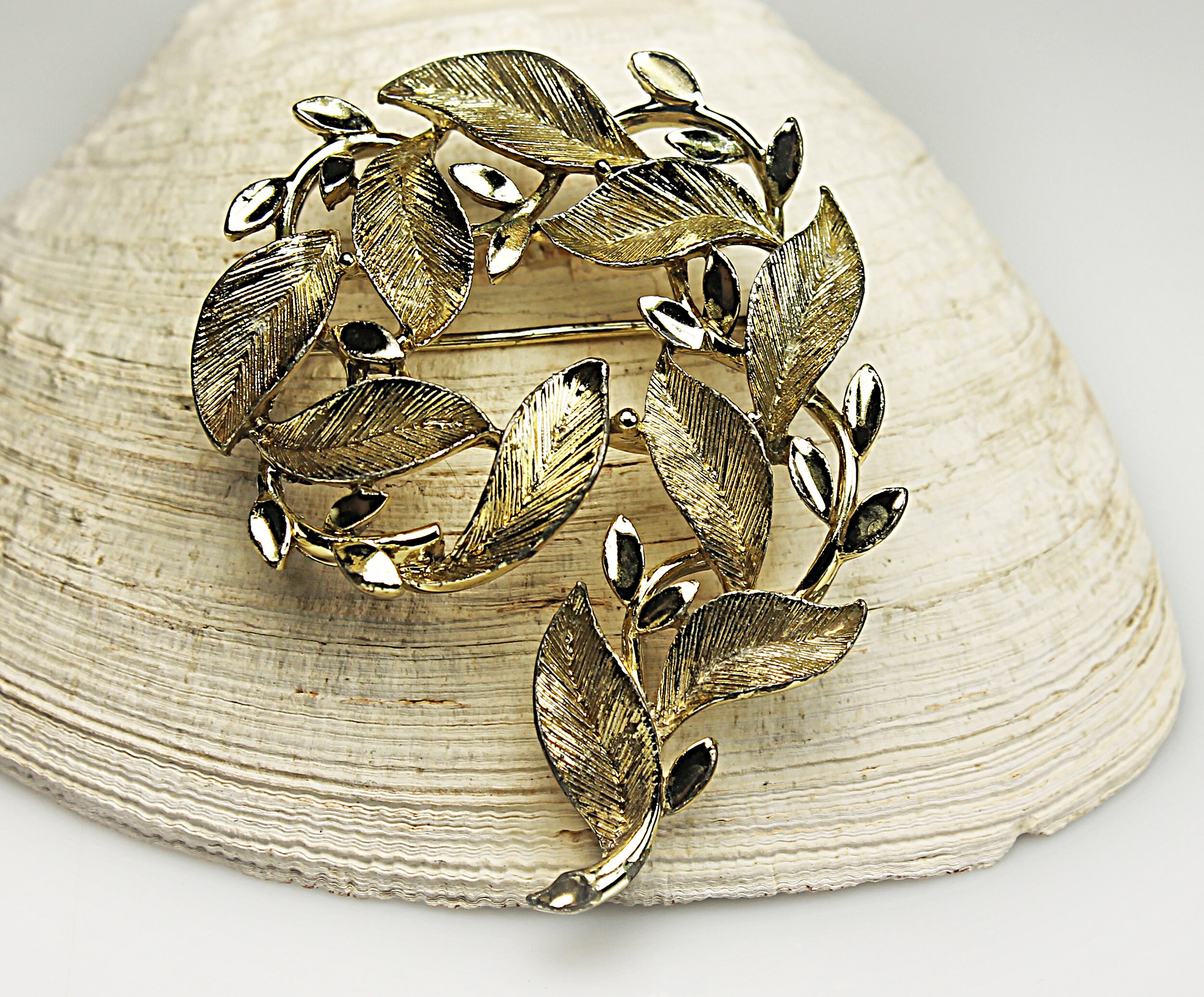 Lisner Leaf Brooch, Brushed Gold Tone, Locking C Clasp, Fashion Pin ...