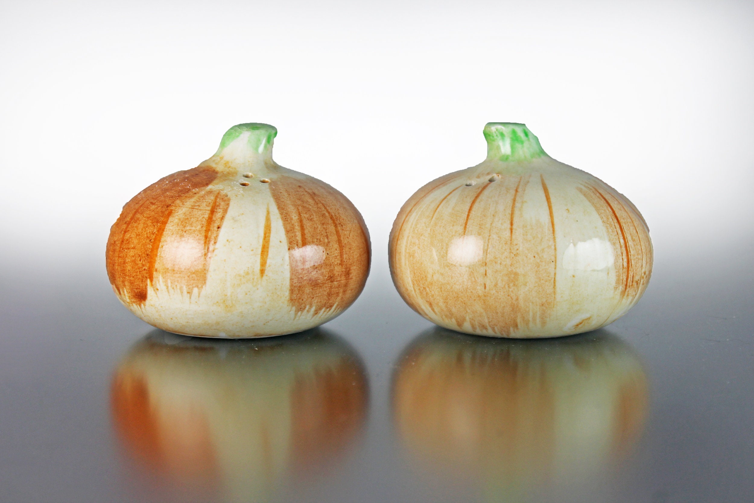 Onion Salt and Pepper Set, Ceramic, Shakers, Figural, Onion Shaped ...
