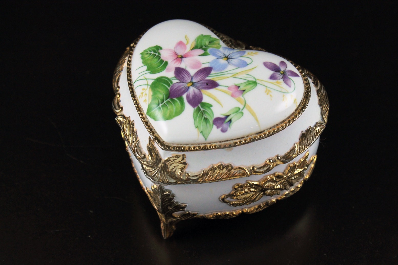 Mele Music Box, Heart Shaped, Japan, Pink Lining, Floral Top, Gold Trimmed