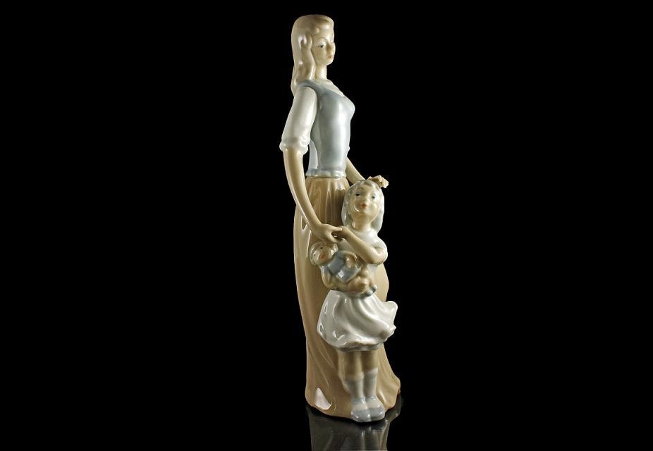 Porcelain Figurine, Statue, Mother and Daughter
