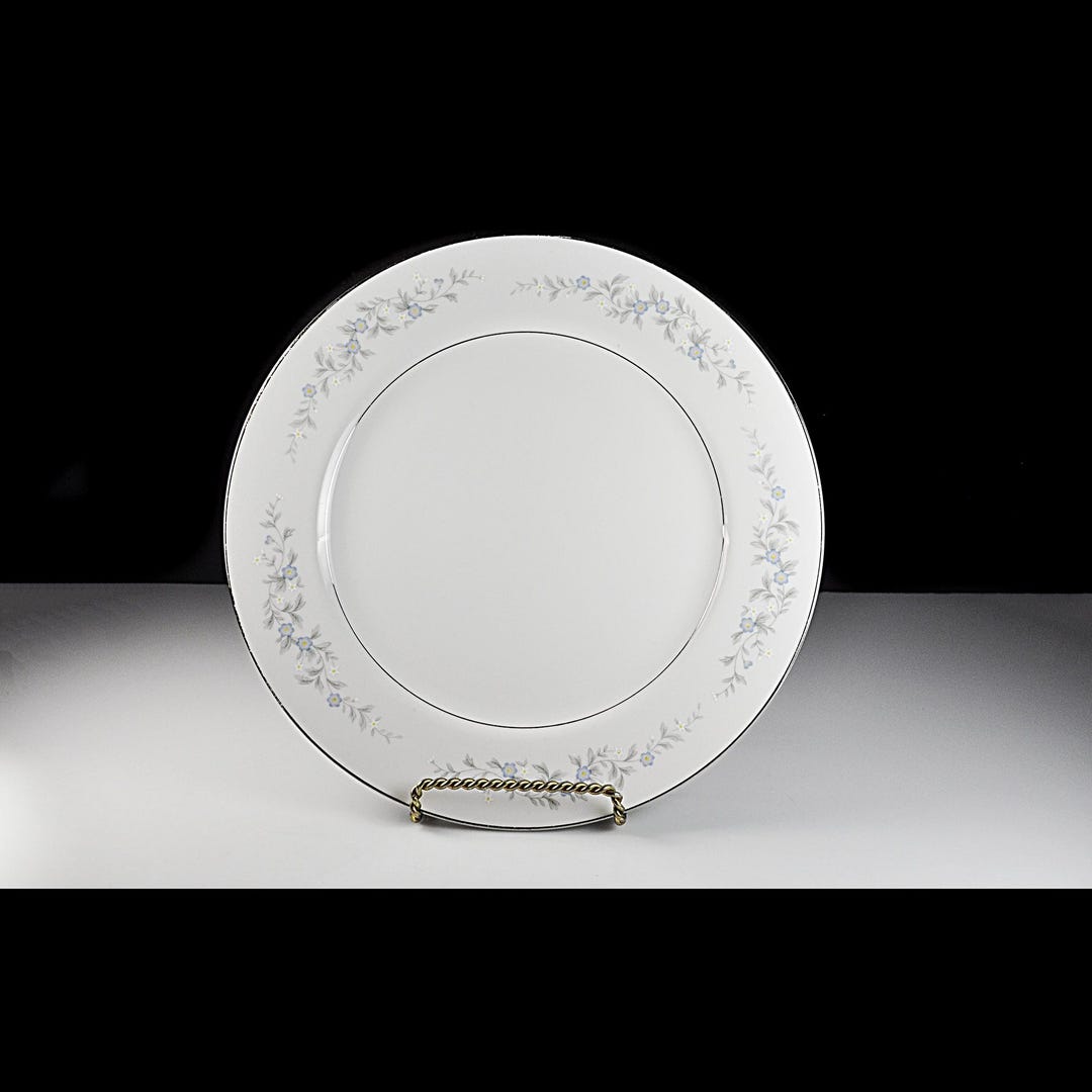 Forget-me-not Dinner Plate by Japan - Delicate Blue Floral Pattern ...