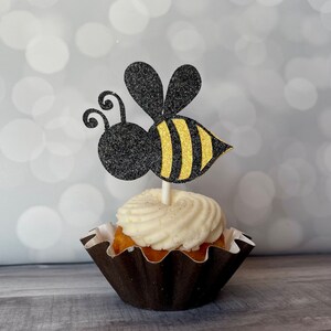 Bee Cupcake Toppers, Bee Birthday Party Theme, Happy Bee Day, Fun to ...