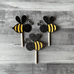 Bee Cupcake Toppers, Bee Birthday Party Theme, Happy Bee Day, Fun to ...
