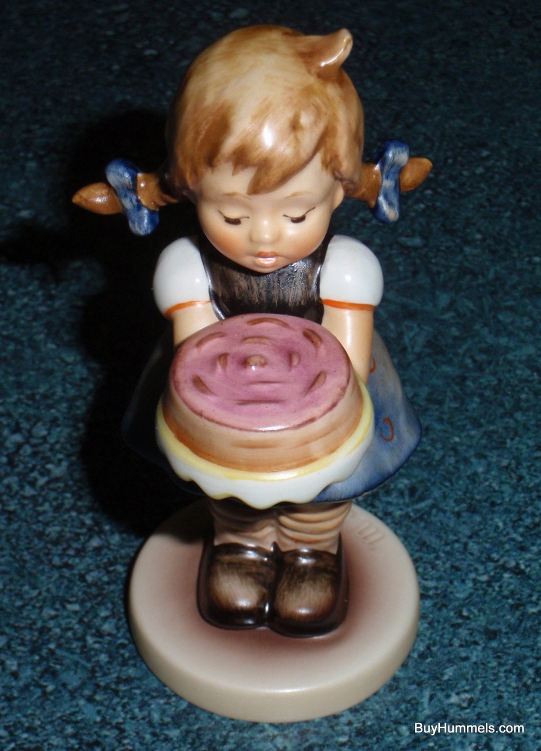 Sweet as Can Be Goebel Hummel Figurine #541 TMK7 Little Girl With ...