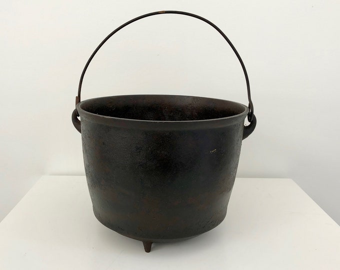 Vintage 3 Legged CAST IRON POT, Late 1800s, Large Cast Iron Cauldron ...