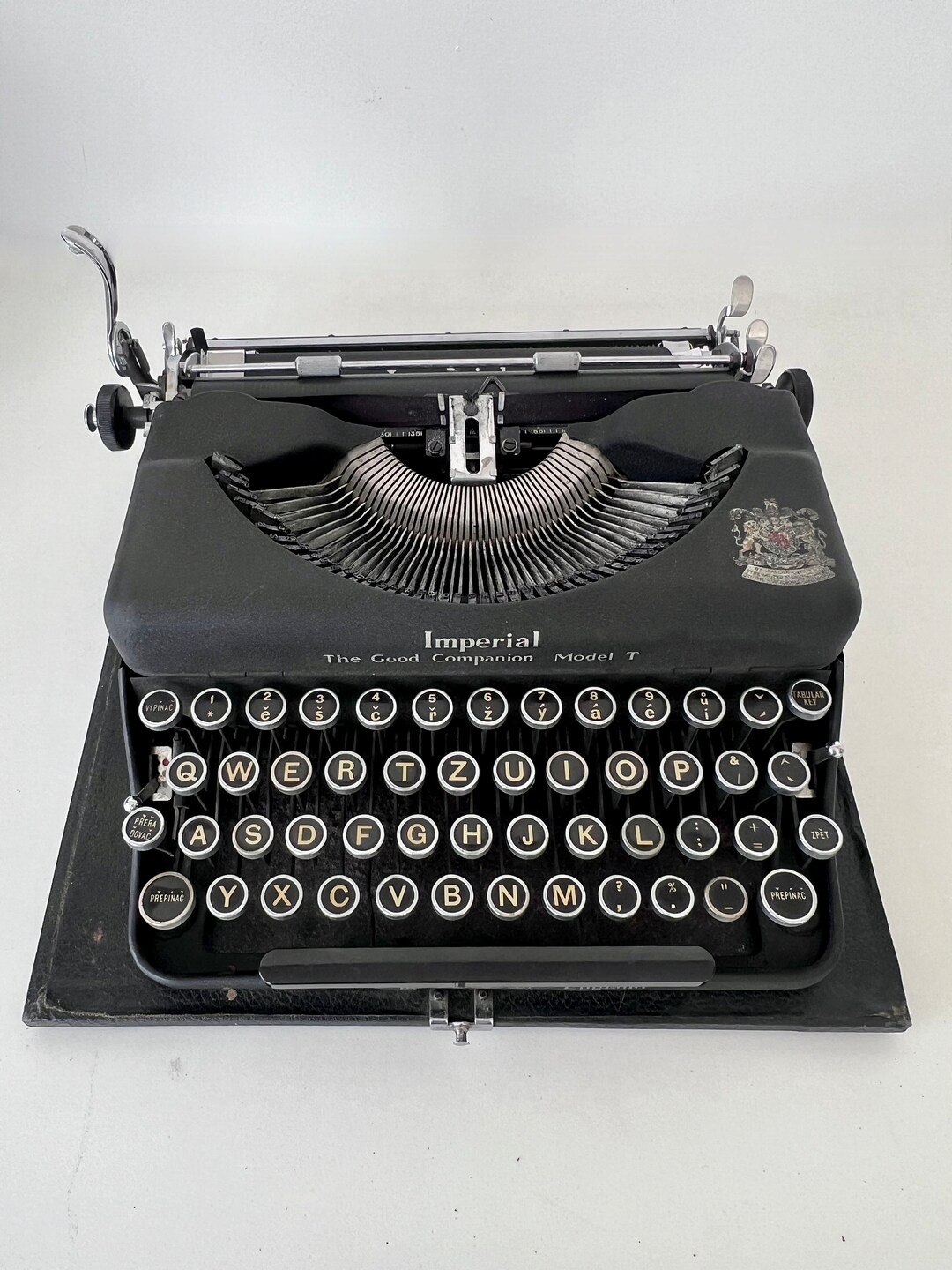 Vintage 1920s IMPERIAL TYPEWRITER, the Good Companion Model T ...