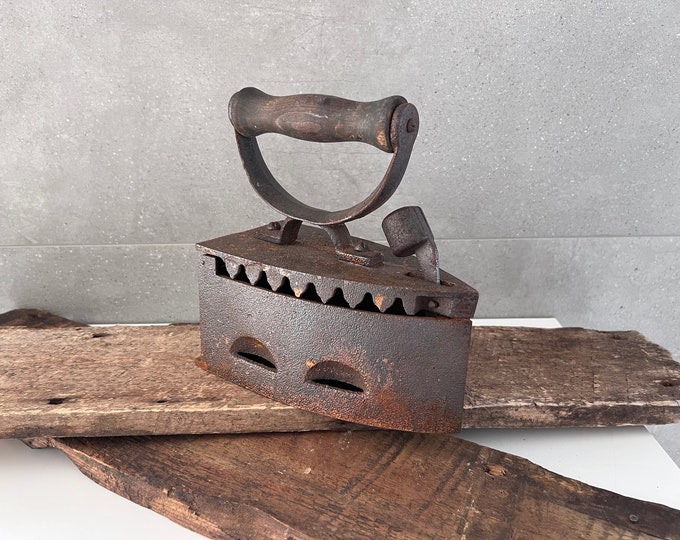 Vintage 1910 CAST IRON COAL Iron, Heavy Rusted Antique Clothes Iron ...