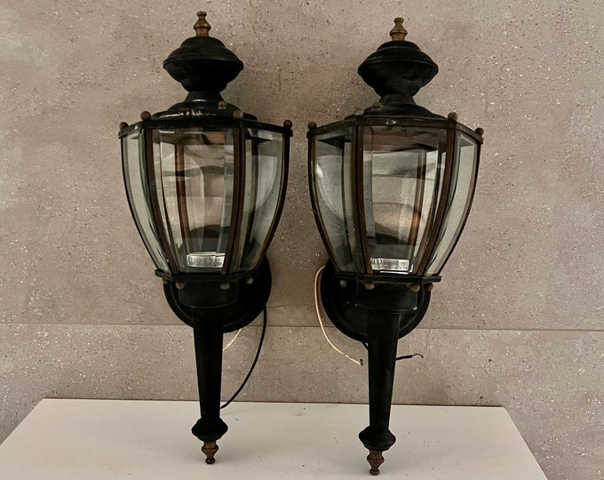 Vintage CARRIAGE / Coach-style LAMP, Outdoor Rustic-style Lantern ...