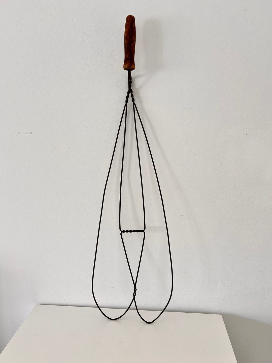 Vintage Large RUG BEATER, Heavy Metal Wire Rug Beater W/ Wood Handle ...