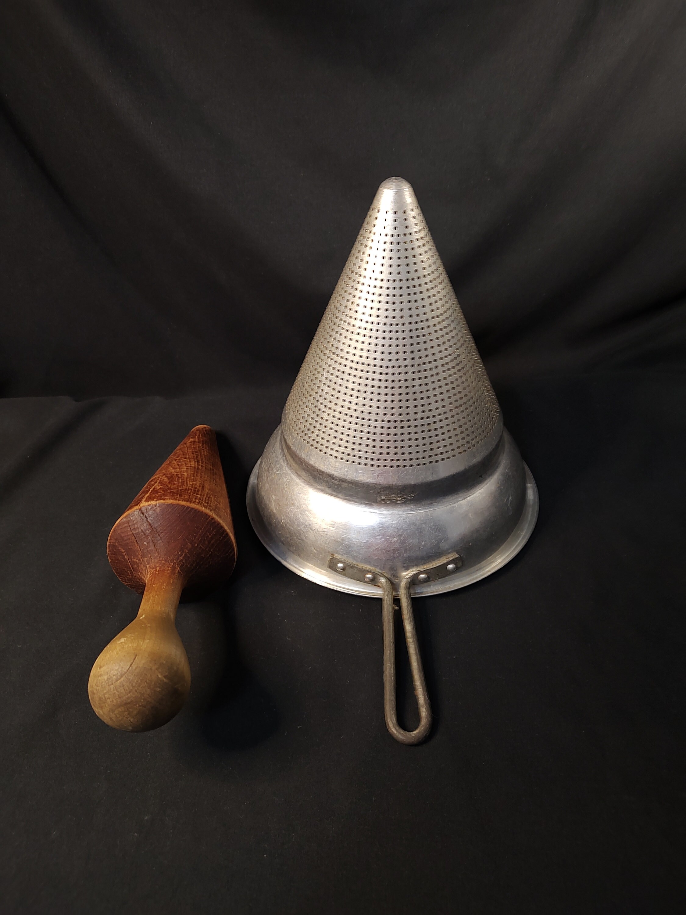 Cone shaped colander store