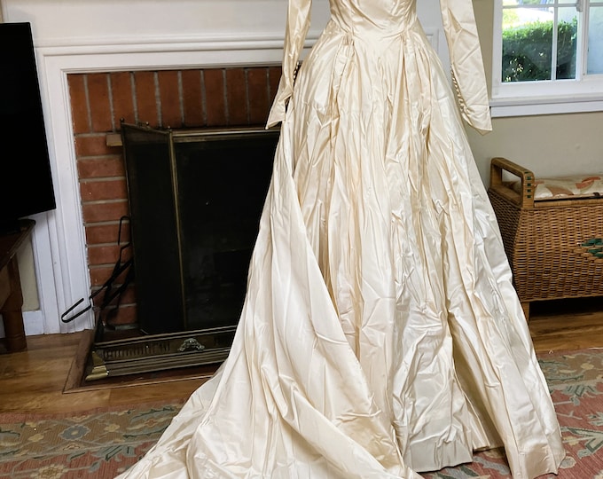 Henri Bendel Original 1952 Wedding Dress and Veil Ivory Silk Taffeta ...