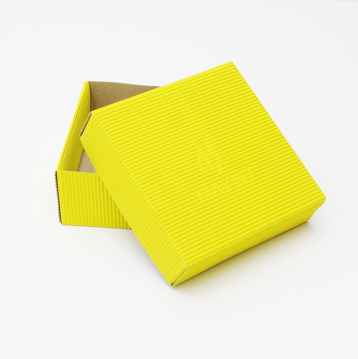 100 Pcs Small Square Boxes With Lid, Box of Designer Wavy Cardboard ...