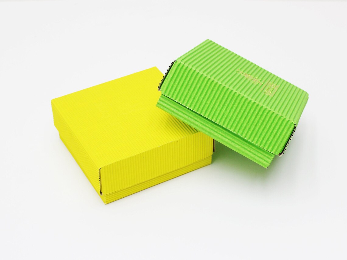 100 Pcs Small Square Boxes With Lid, Box of Designer Wavy Cardboard ...