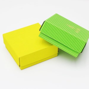 100 Pcs Small Square Boxes With Lid, Box of Designer Wavy Cardboard ...